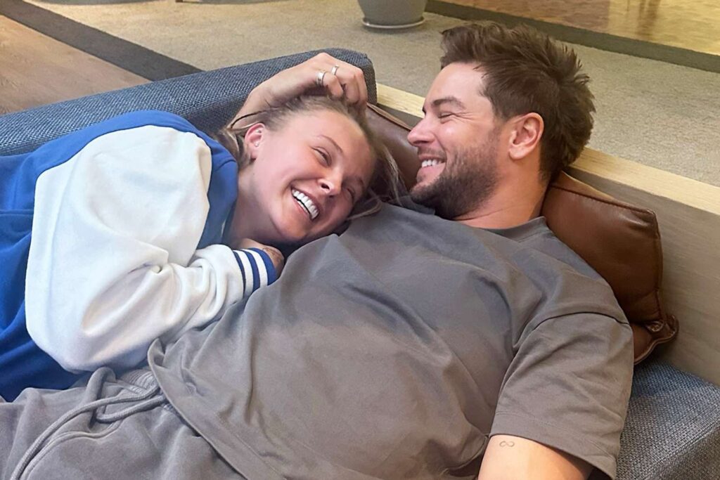 JoJo Siwa Confirms Relationship with Chris Hughes | Celebrity Romance ...